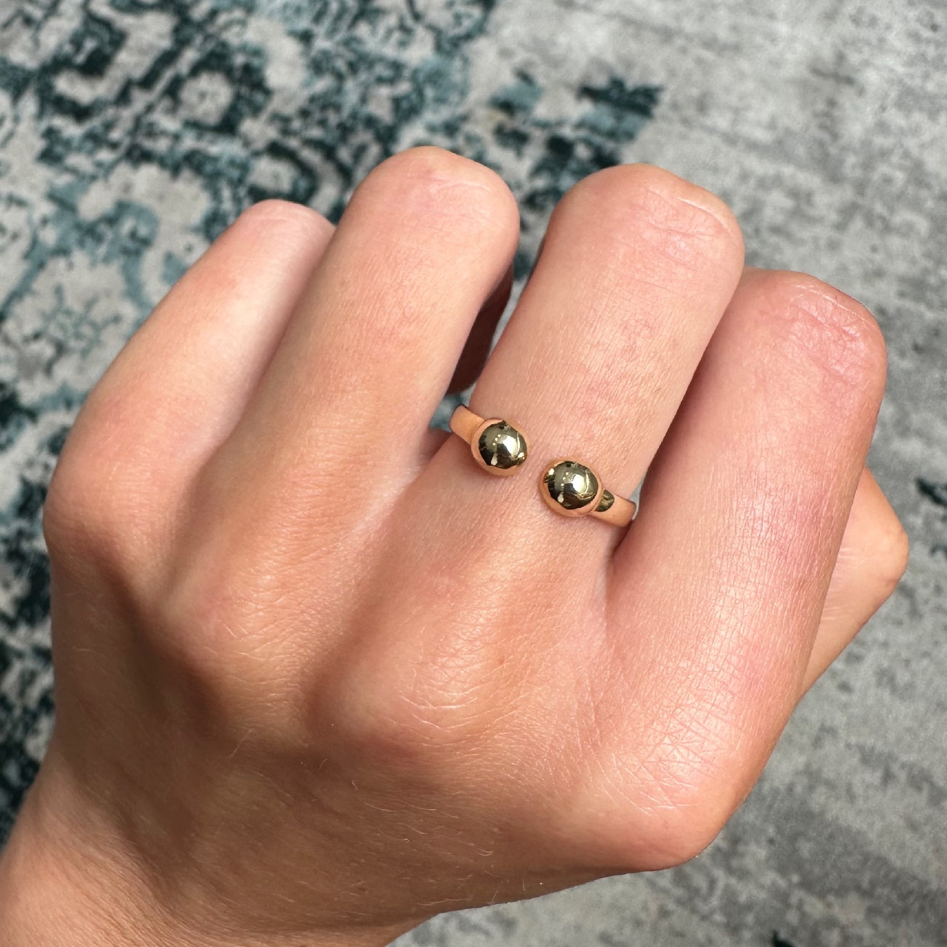 Torque ring - "Heroic Chic" Open ring met bollen - Sieradenmeisje