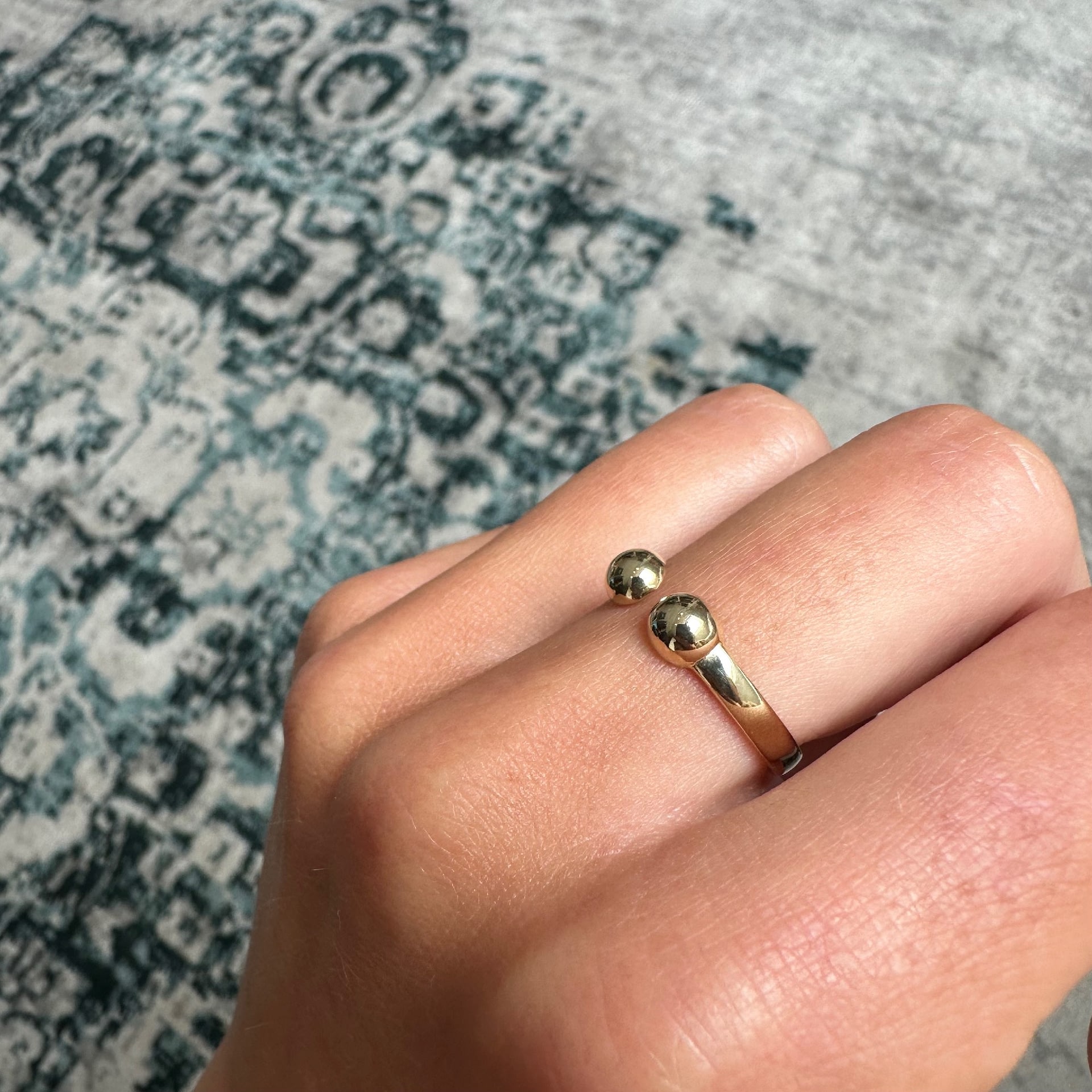 Torque ring - "Heroic Chic" Open ring met bollen - Sieradenmeisje